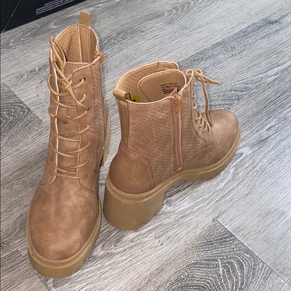 Sugar | Shoes | Tan Platform Boots Size 8 Lightly Worn | Poshmark